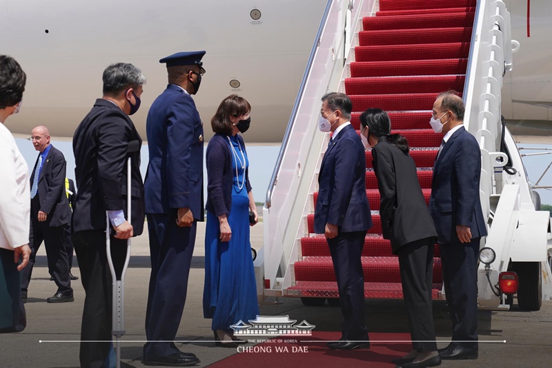 Le président Moon arrive à Washington pour une visite de 5 jours aux ...