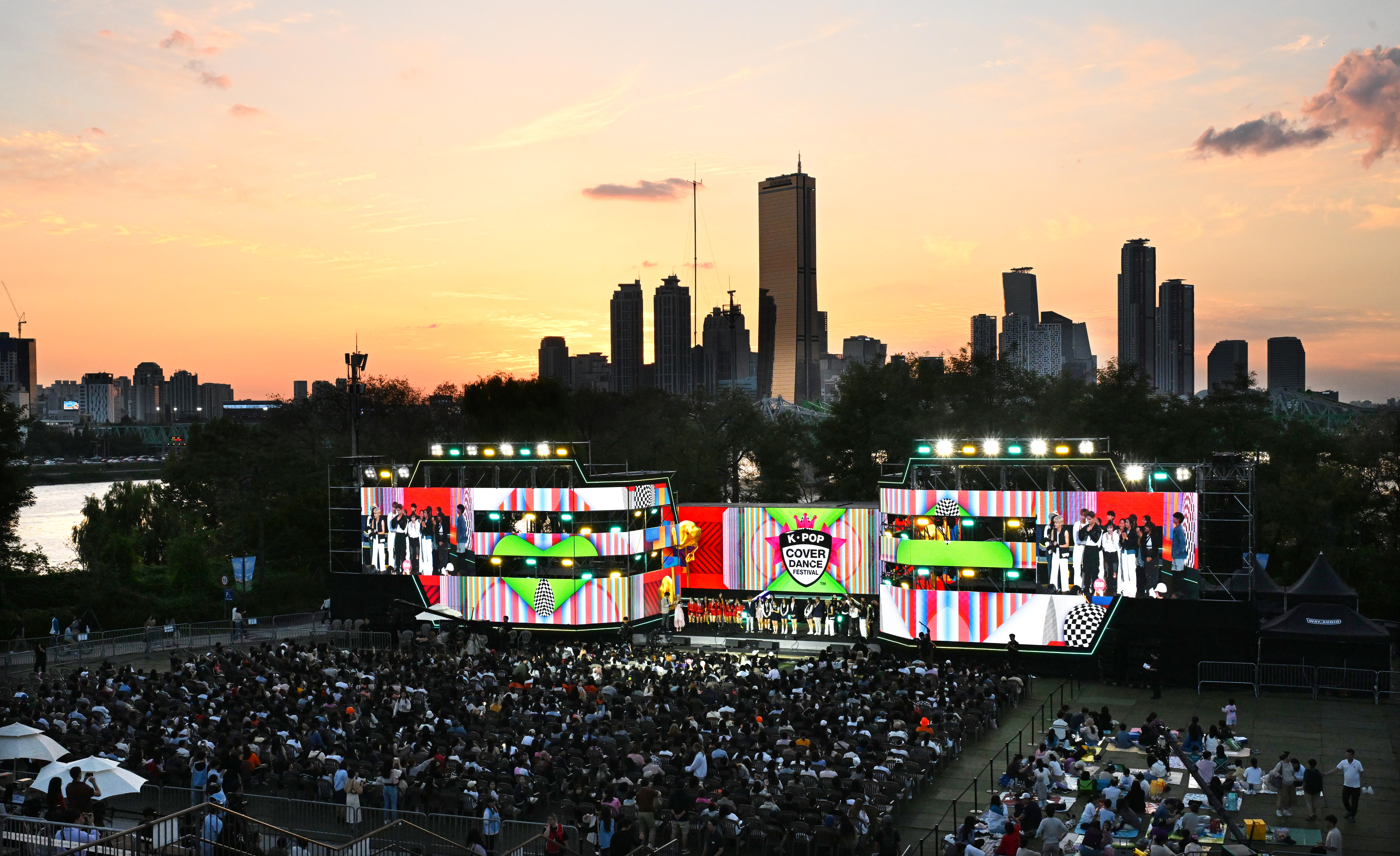 Les fans de K-pop du monde entier réunis à Séoul pour la finale du K ...